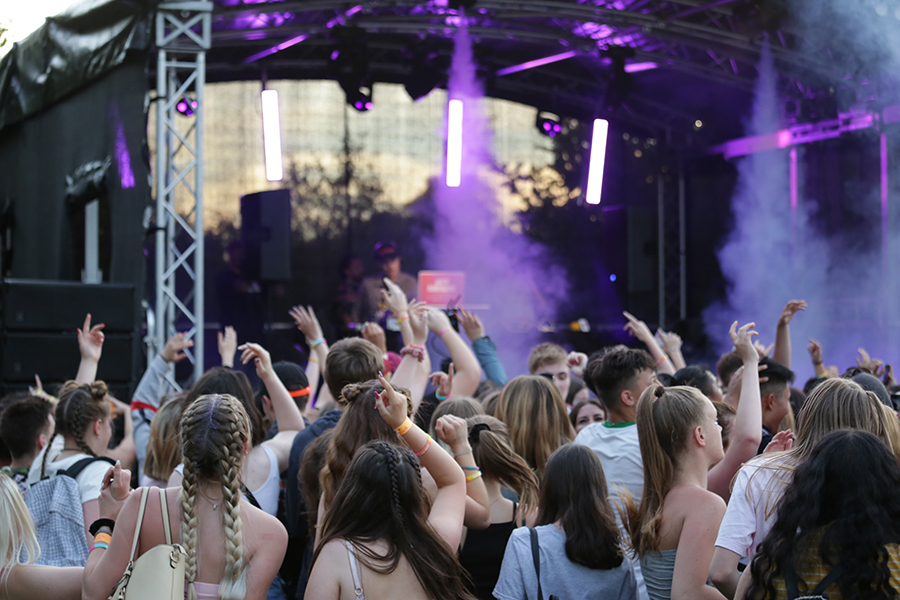 Thousands of students enjoy free college festivals to end year in style ...